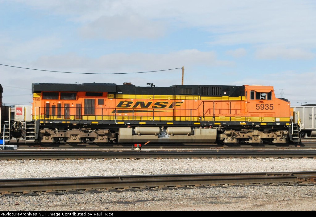 BNSF 5935